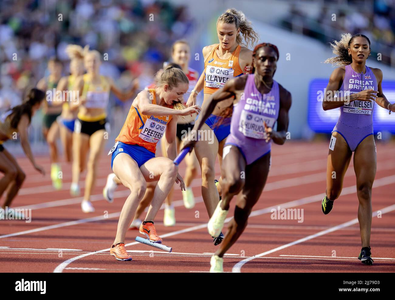 EUGENE - Cathelijn Peeters (drop the baton) and Lieke Klaver in action ...