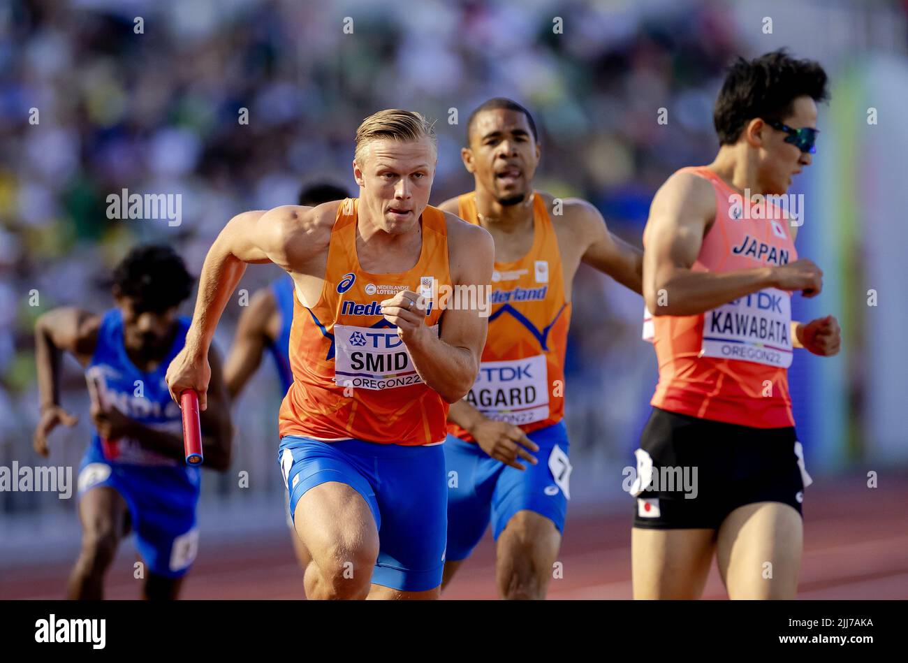 EUGENE - Nick Smidt and Terrence Agard in action during the ninth day ...