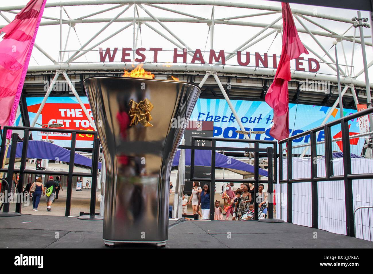 2022 olympic torch hi-res stock photography and images - Alamy