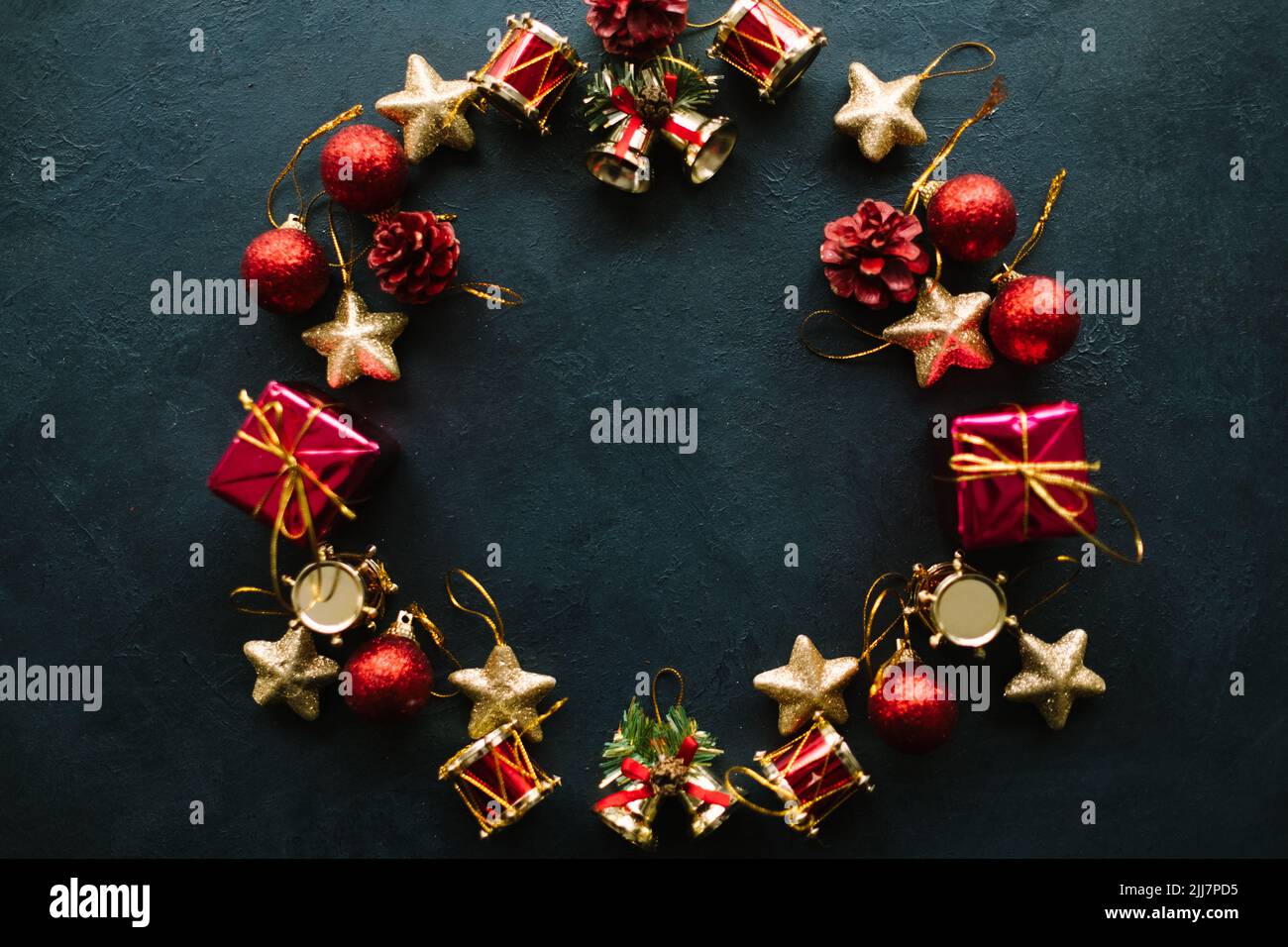christmas wreath decor circle holiday background Stock Photo - Alamy