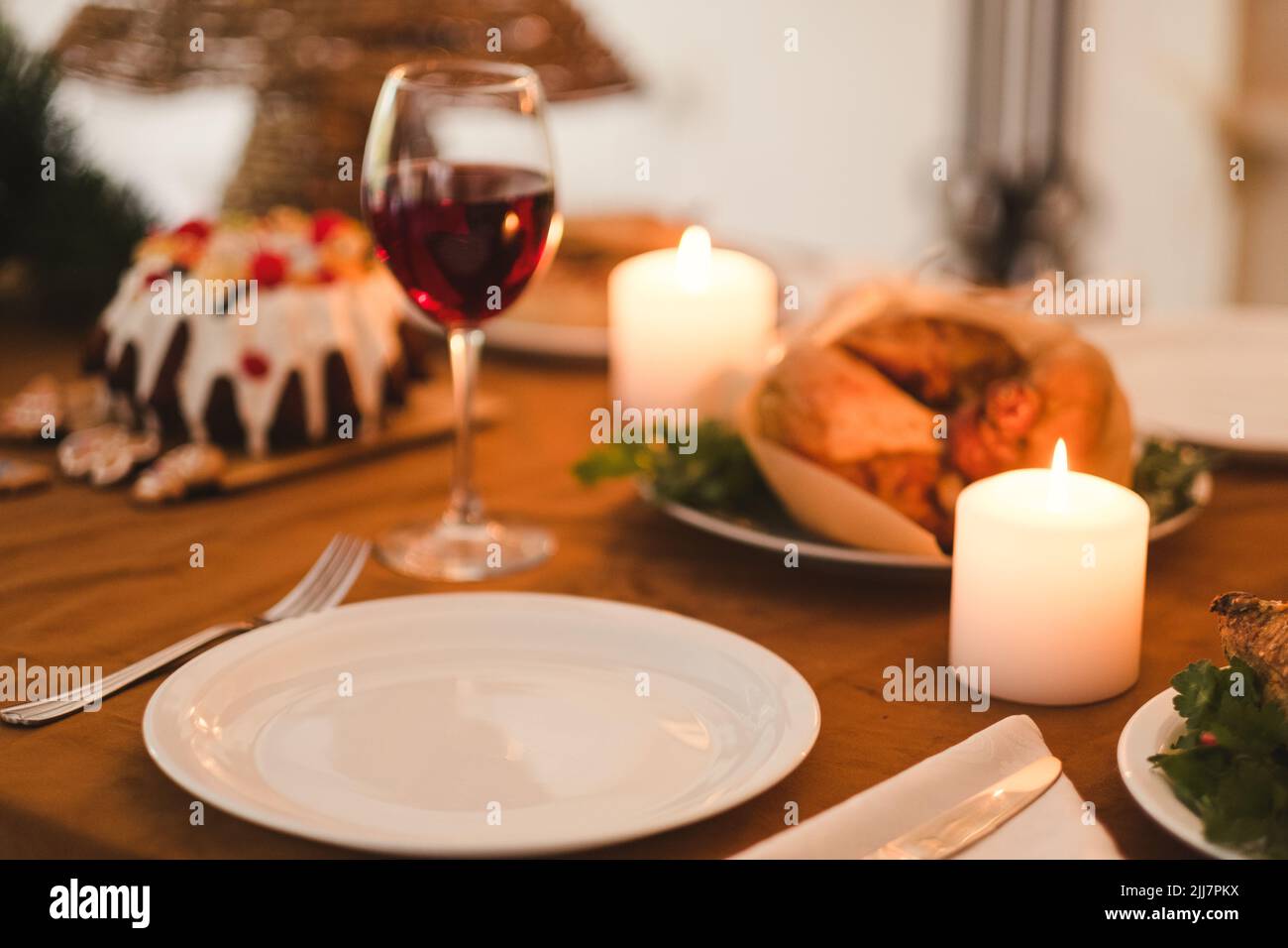 festive holiday dinner restaurant celebration Stock Photo - Alamy