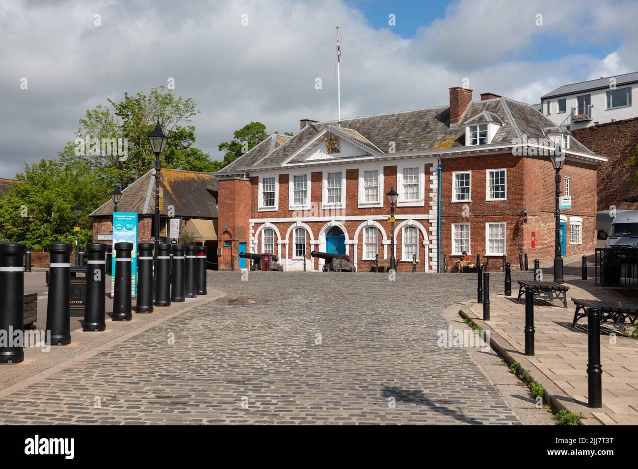 Quayside customs building hi-res stock photography and images - Alamy
