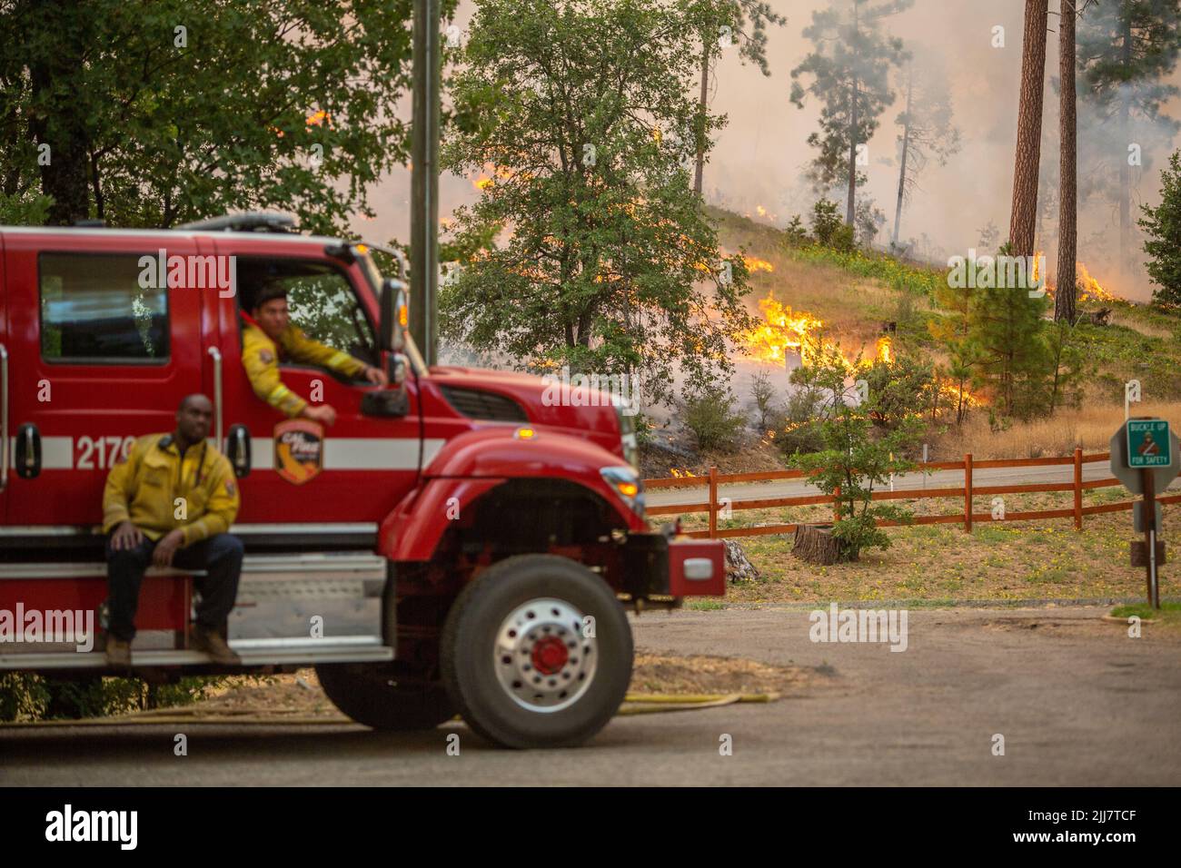 Mariposa, California, USA. 23rd July 2022. A CalFire engine crew wait ...
