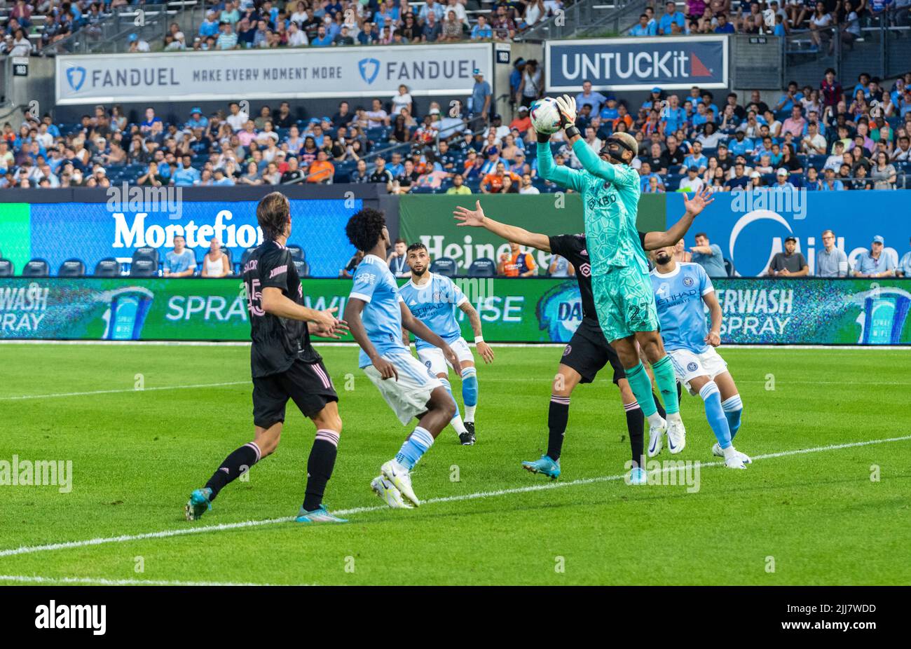 New York, NY - July 23, 2022: Goalkeeper Drake Callender (27) of Inter ...