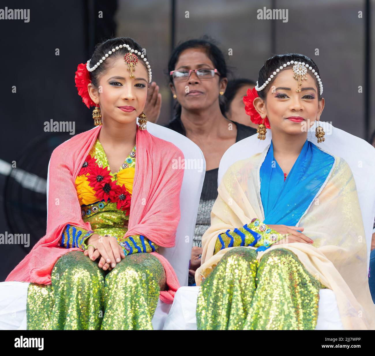 Artist costume hi-res stock photography and images - Alamy