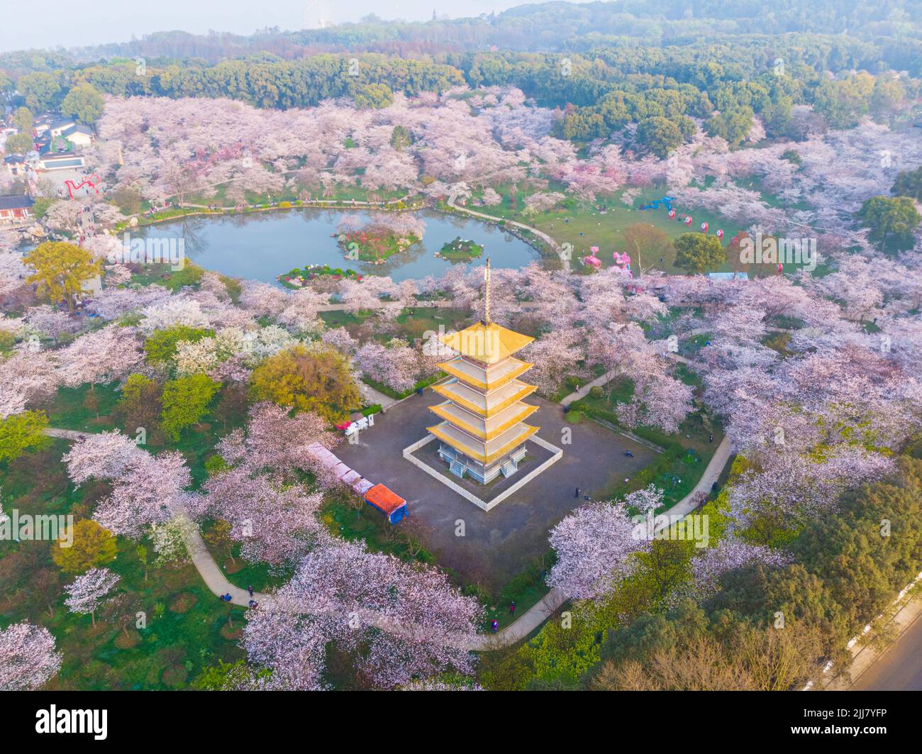 Five flowers lake china hi-res stock photography and images - Alamy