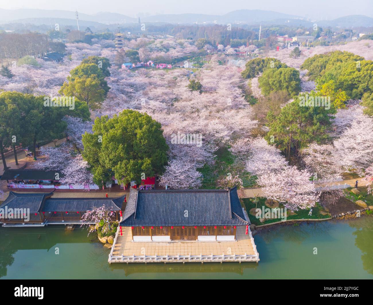 Five flowers lake china hi-res stock photography and images - Alamy