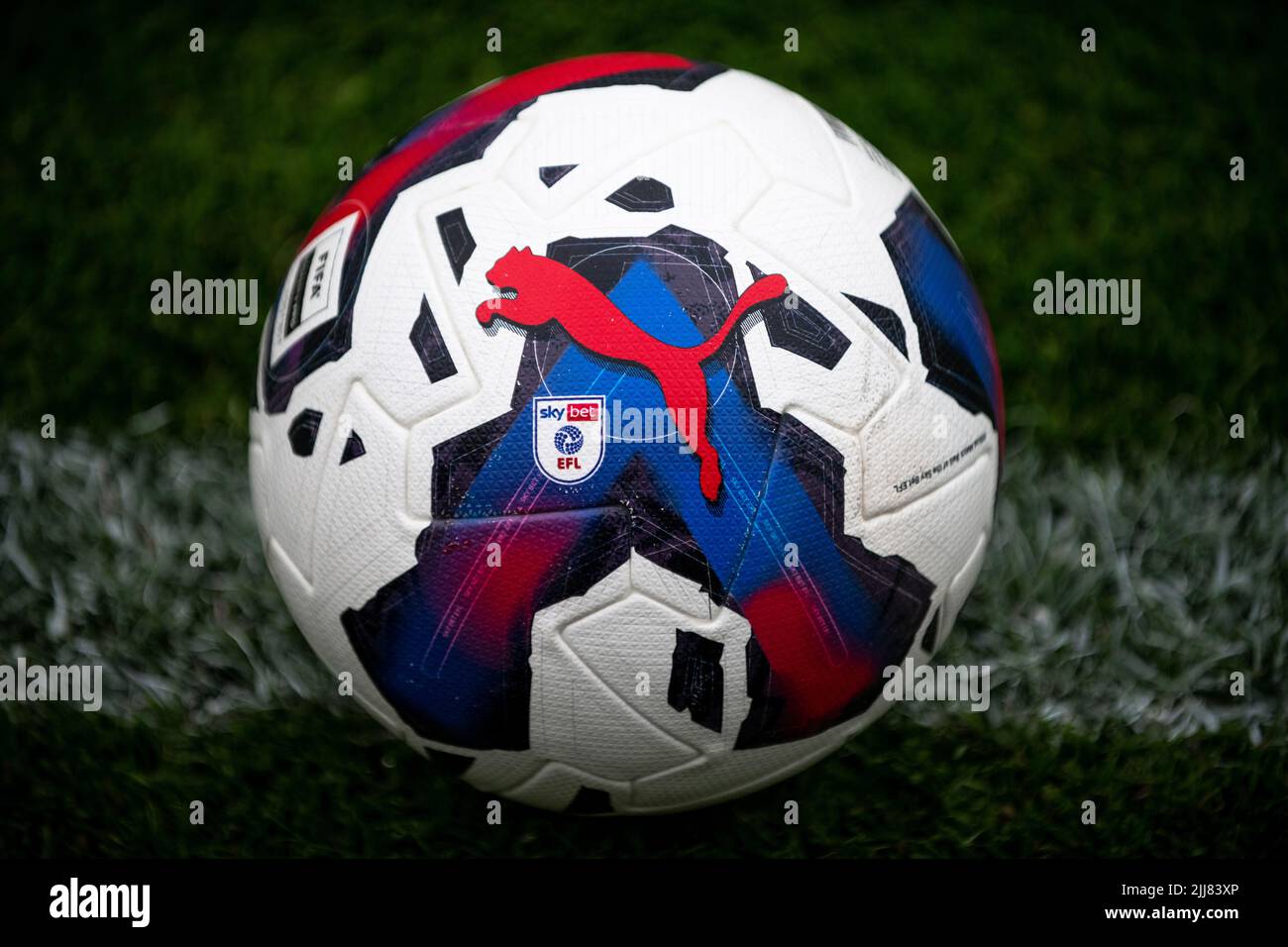 PUMA Official Match Ball EFL 22/23 Stock Photo - Alamy