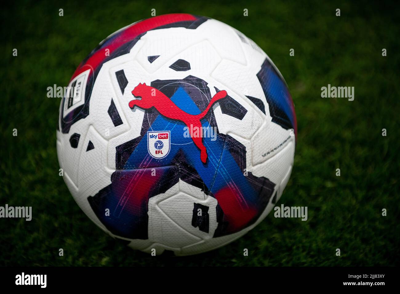 PUMA Official Match Ball EFL 22/23 Stock Photo - Alamy