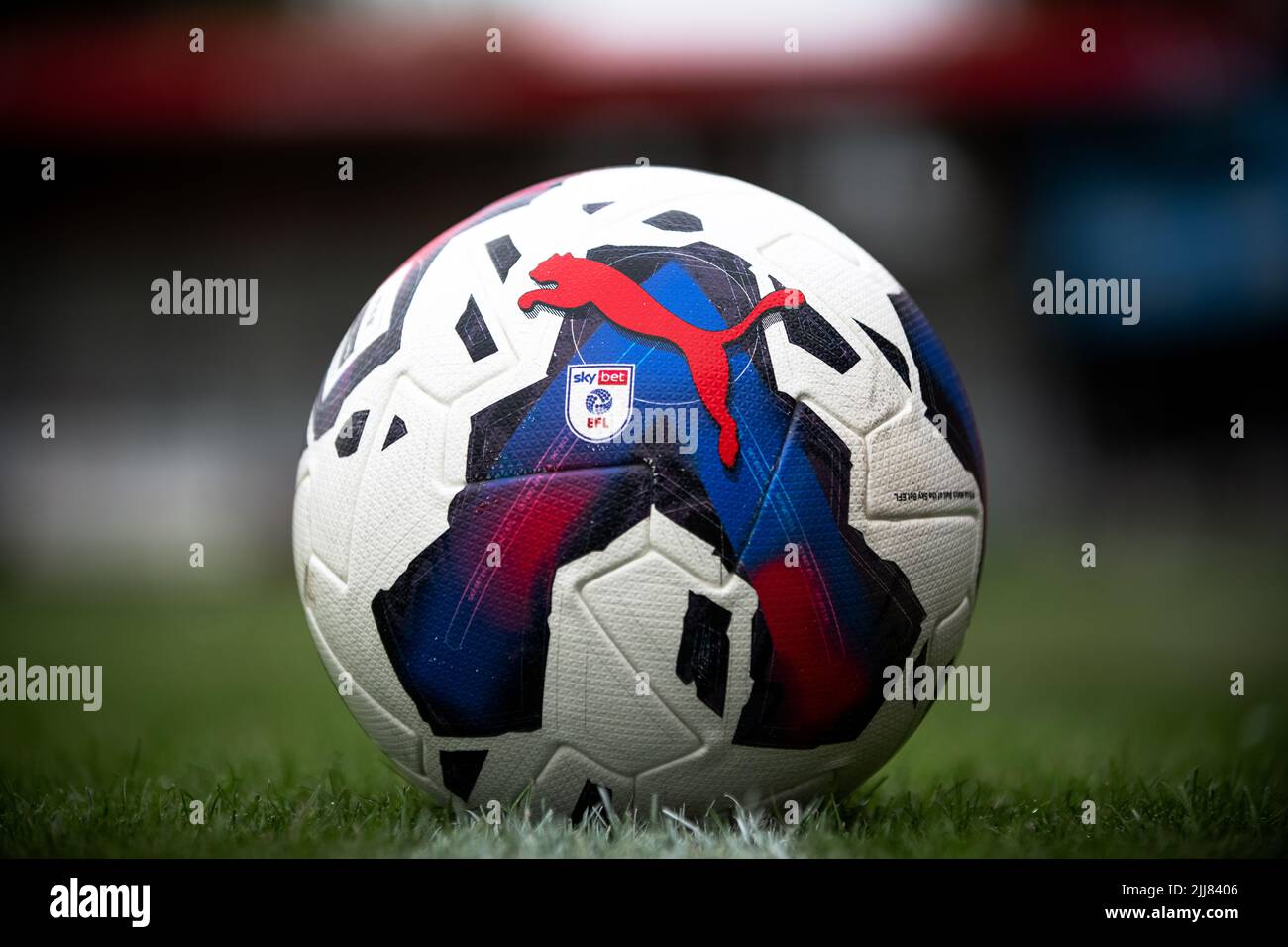 PUMA Official Match Ball EFL 22/23 Stock Photo - Alamy