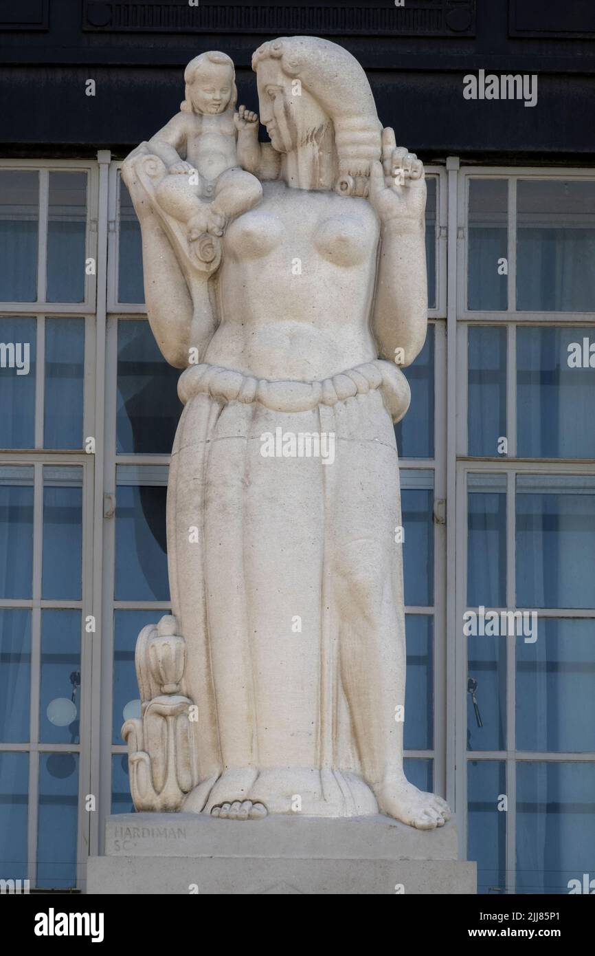 Recreation by Alfred Hardiman (1922), one of several sculptures ...