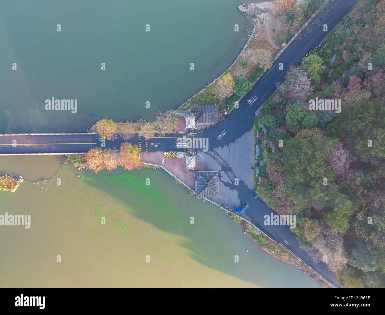 Hubei Wuhan East Lake Scenic Area Late Autumn Scenery Stock Photo - Alamy