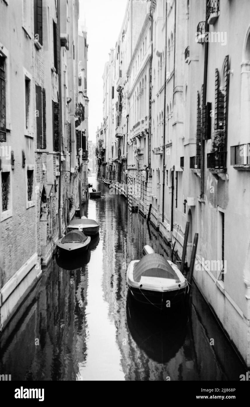 A vertical greyscale shot of the canals in Venice Stock Photo - Alamy