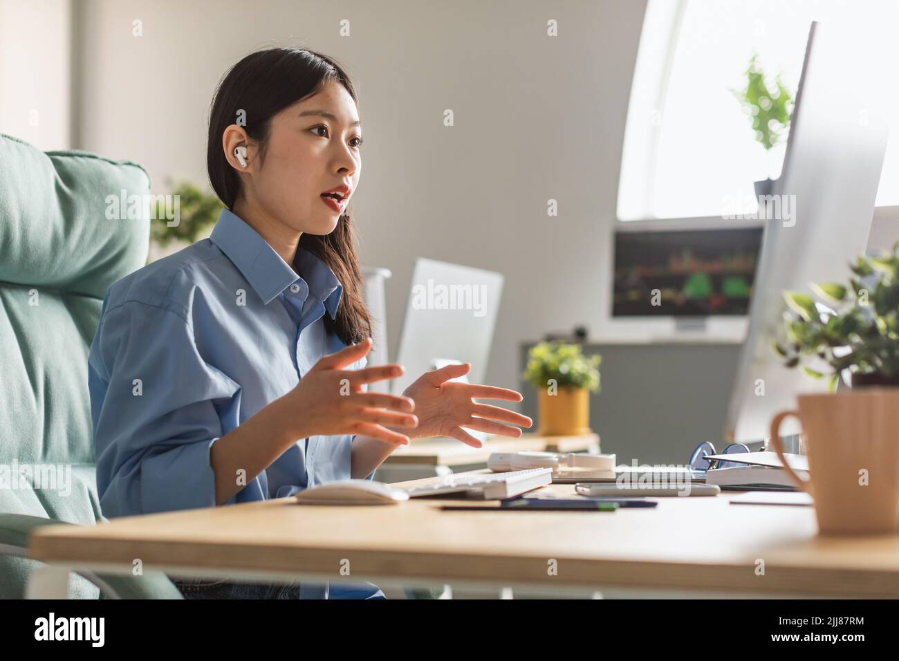 Female office worker on video call hi-res stock photography and images ...