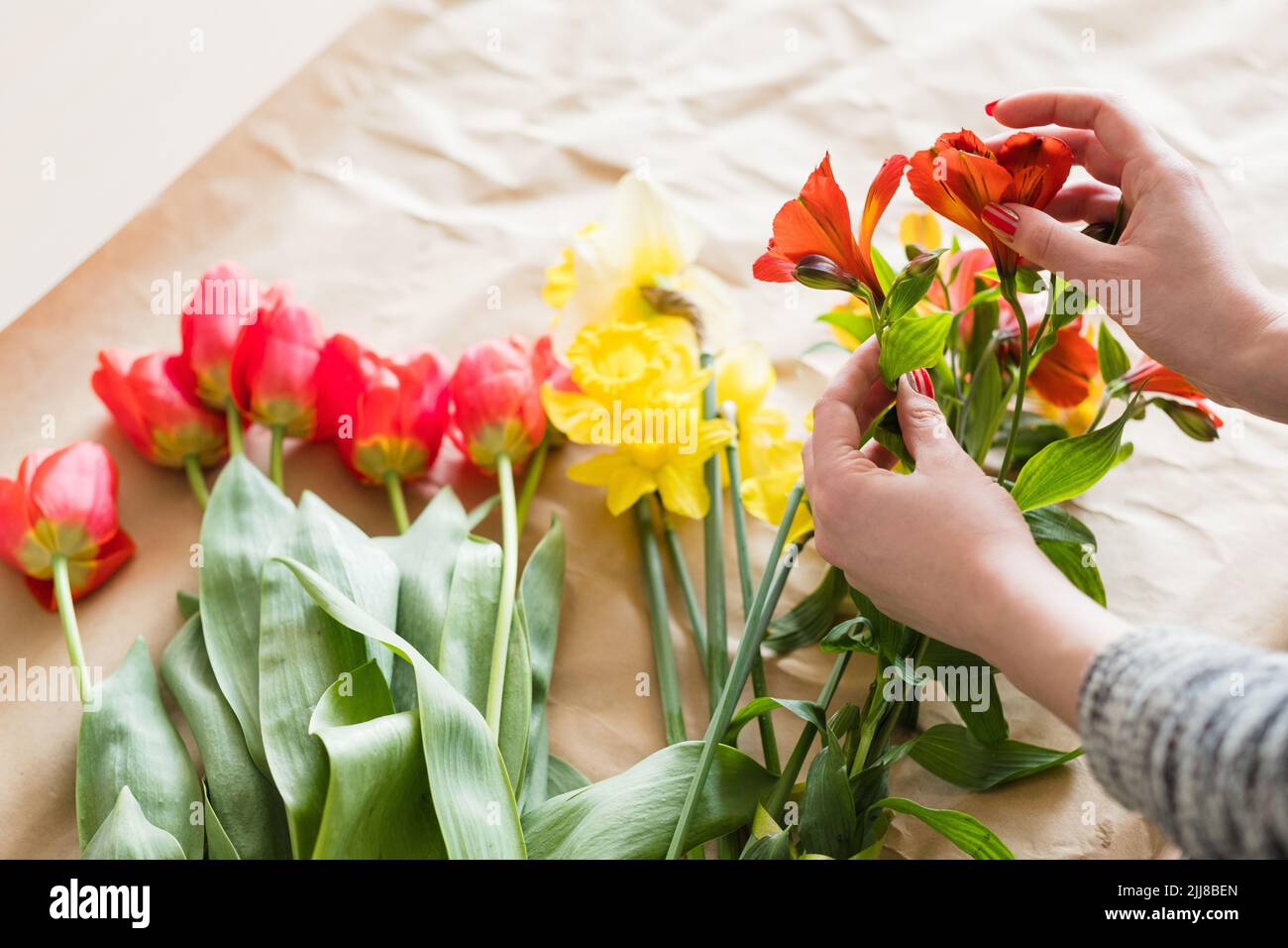 Florist workspace hi-res stock photography and images - Alamy