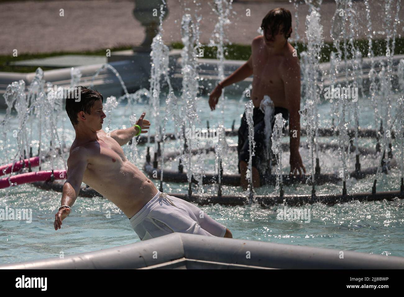 Polish instagram star and influencer Jacob Borkowski cools in fountains ...