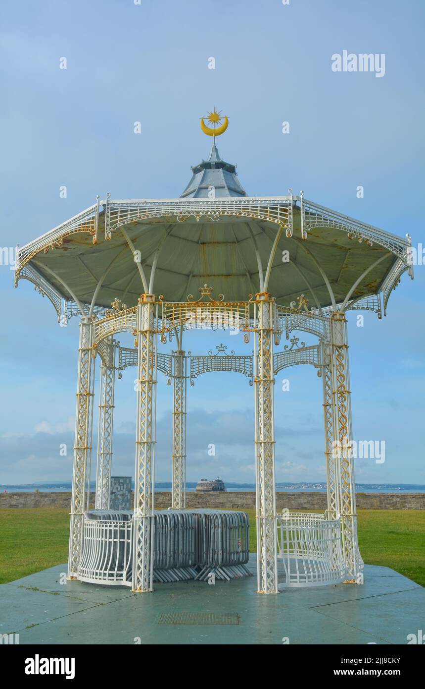The bandstand on Southsea seafront in Portsmouth, England. Spitbank ...