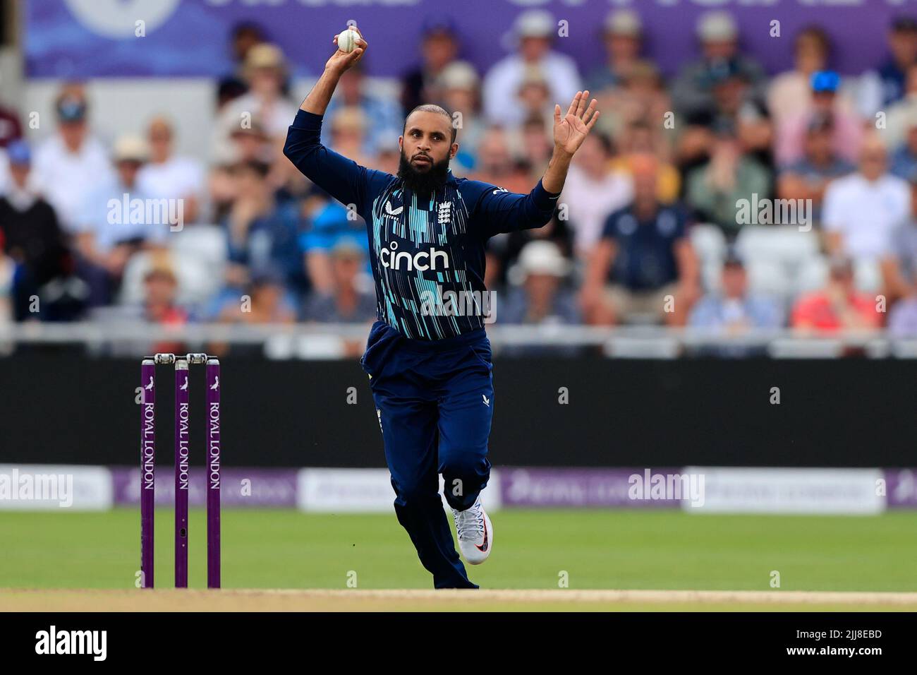 Adil rashid bowling hi-res stock photography and images - Alamy