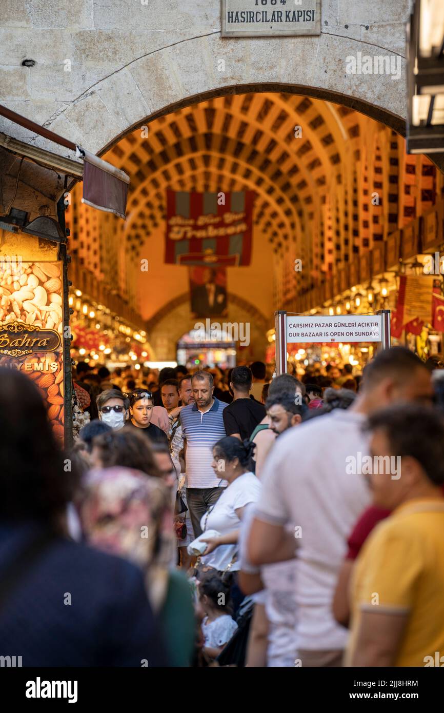 Busy turkish spice market hi-res stock photography and images - Alamy