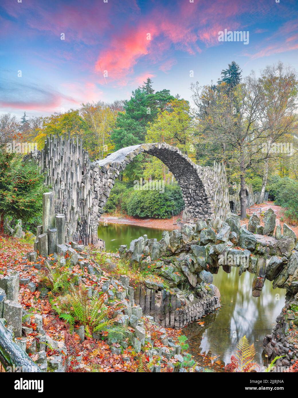 Fabulous autumn landscape in Azalea and Rhododendron Park Kromlau ...