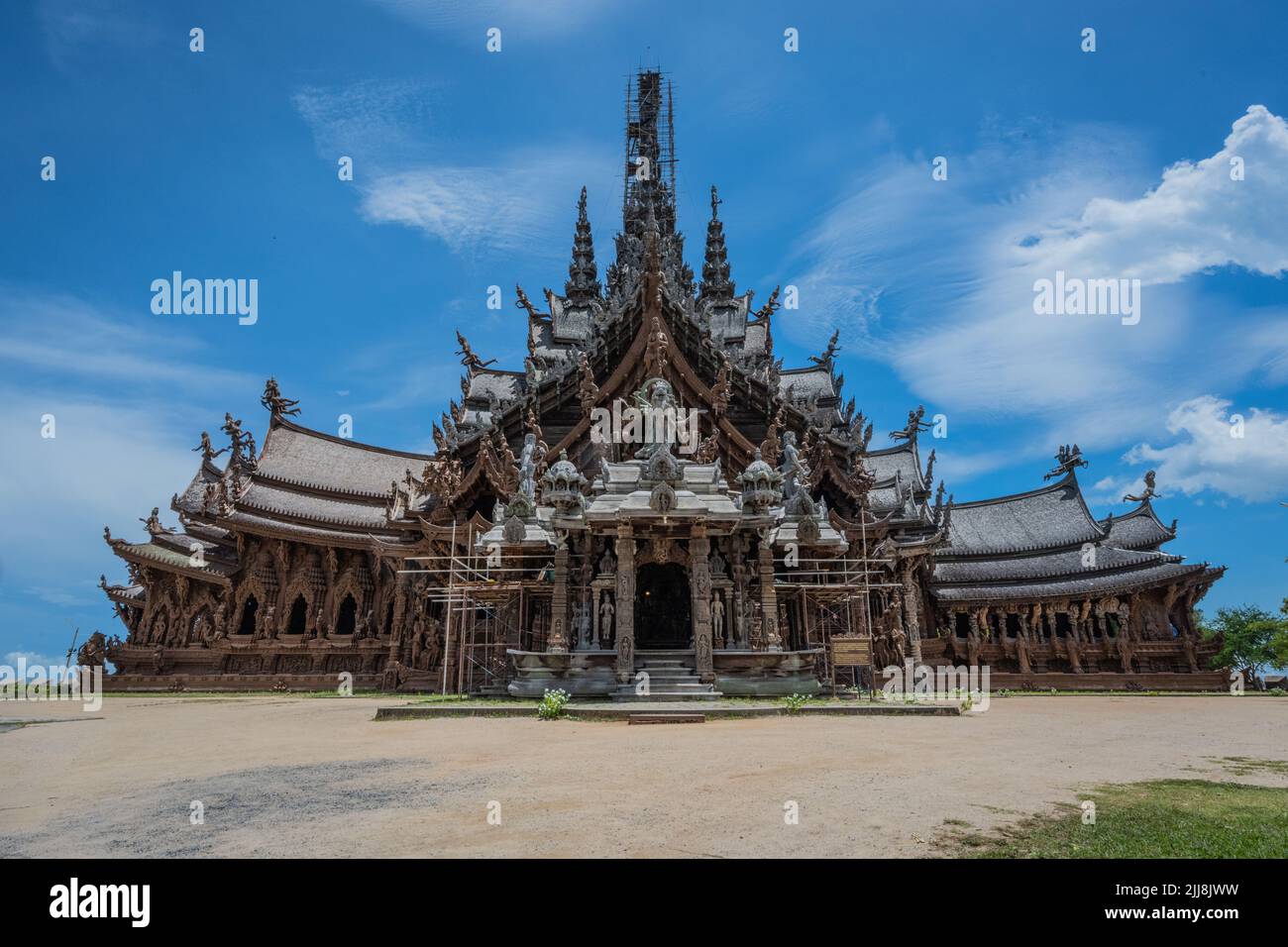 The Sanctuary of Truth is a Buddhist temple-style memorial in Pattaya ...