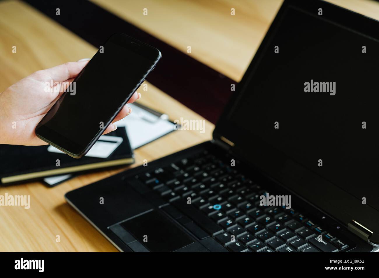Mobile phone online banking hi-res stock photography and images - Alamy
