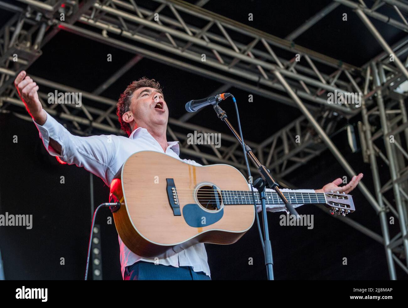 Contemporary singer songwriter hi-res stock photography and images - Alamy