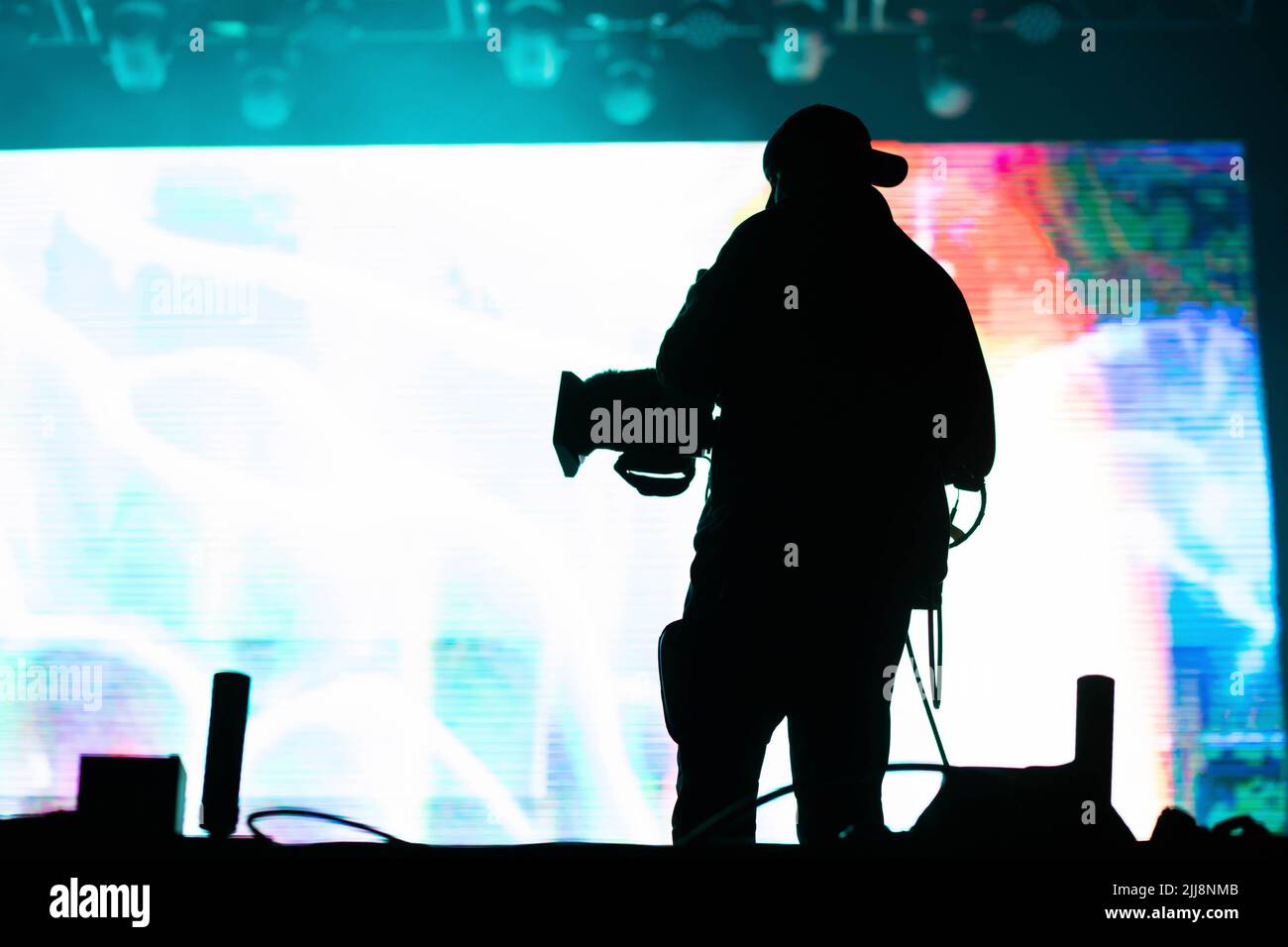 Studio lights cameraman hi-res stock photography and images - Alamy