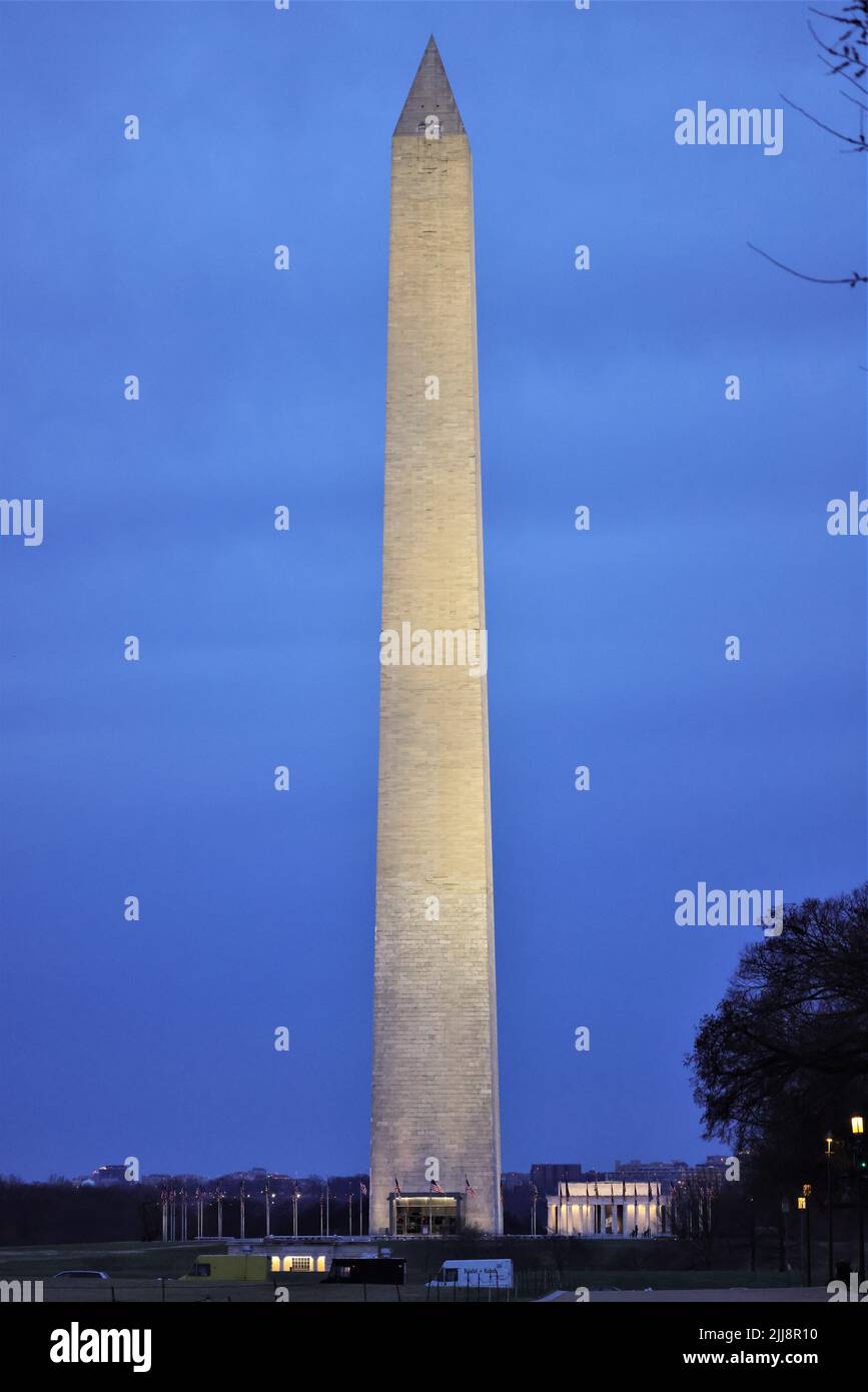 View of the historic monument to Washington and American flags in honor ...