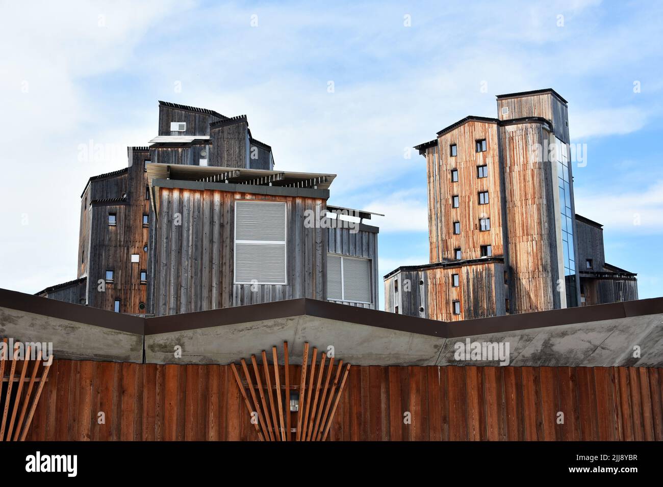 Station de ski avoriaz hi-res stock photography and images - Alamy