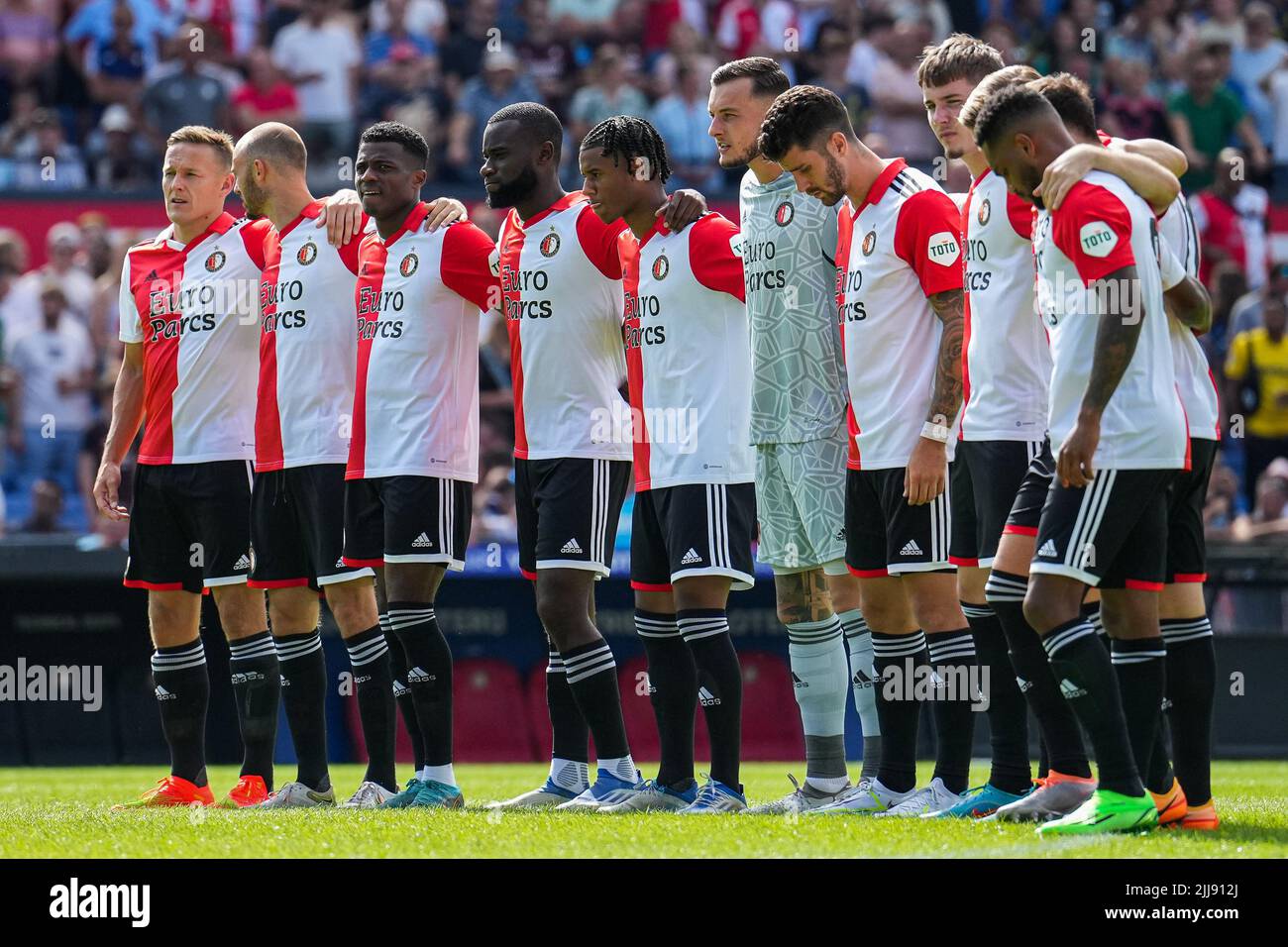Rotterdam - A moment of silence for the fallen Feyenoord fans and ...
