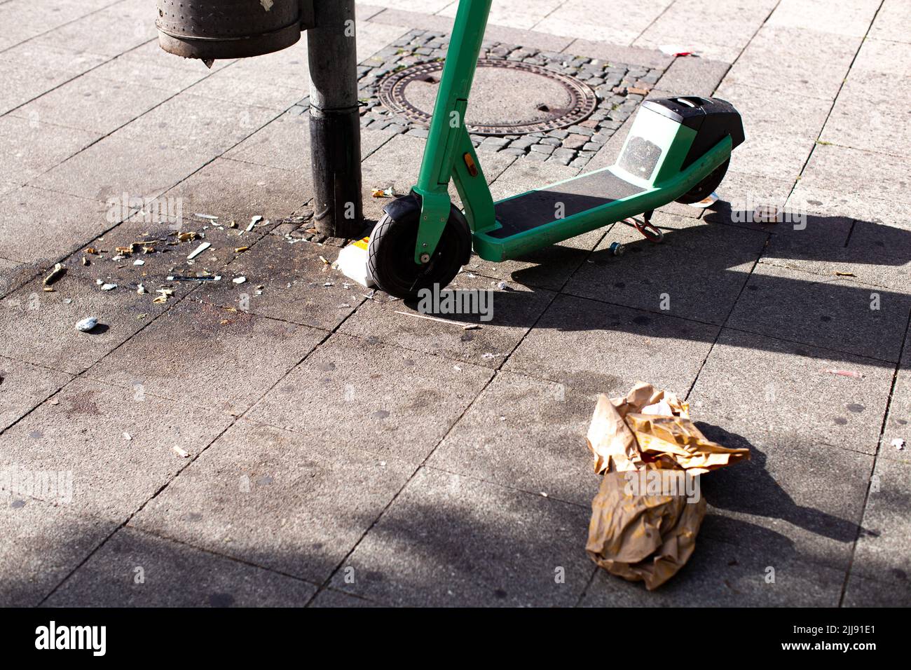 Messy pave hi-res stock photography and images - Alamy