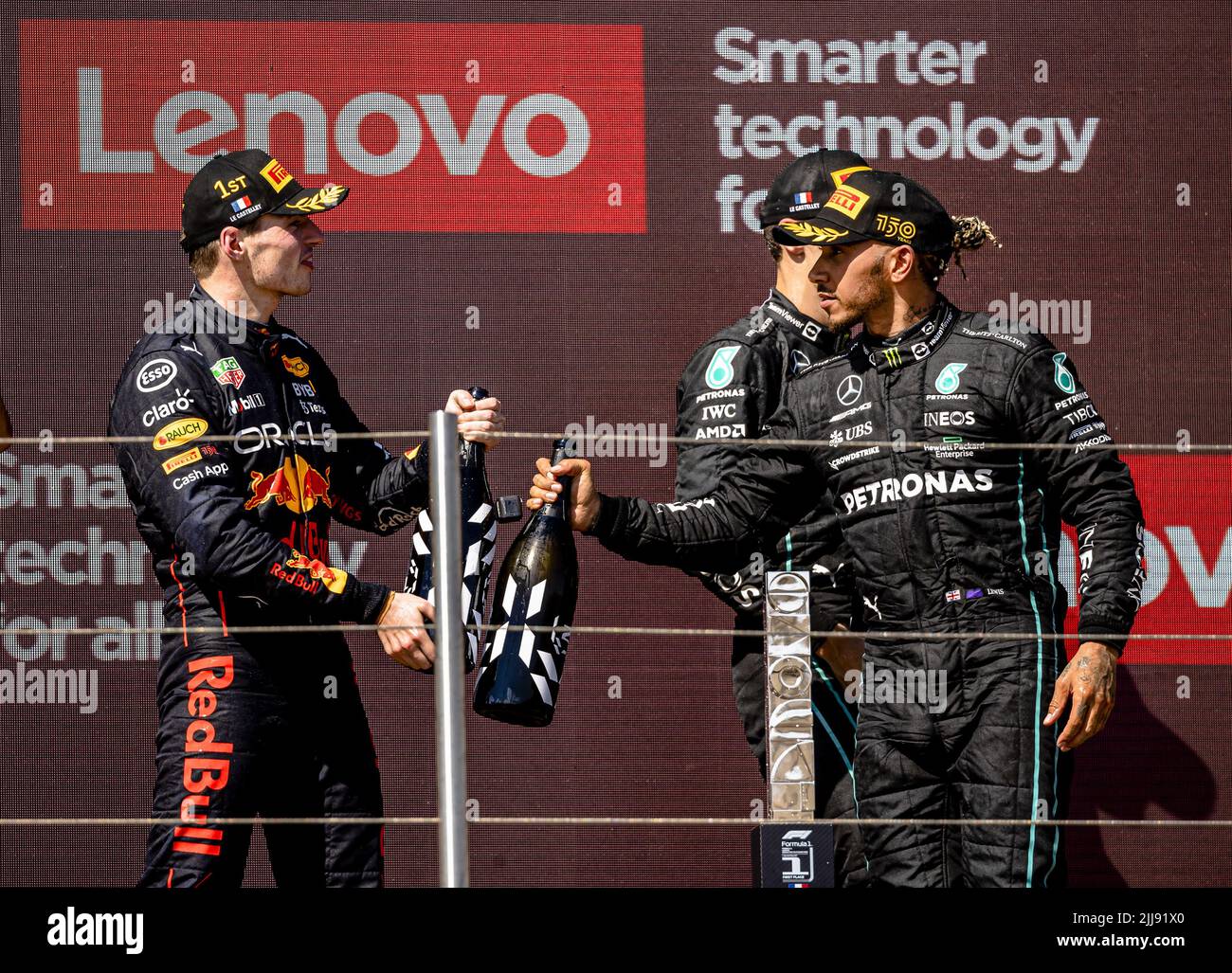 LE CASTELLET - Max Verstappen (Oracle Red Bull Racing) and Lewis ...