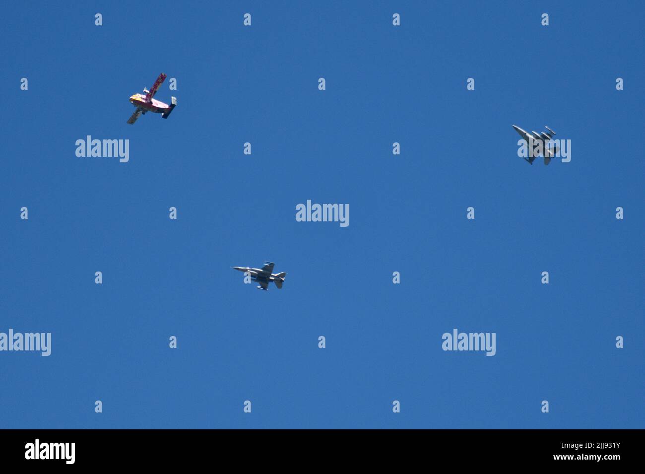 Flying shoebox hi-res stock photography and images - Alamy