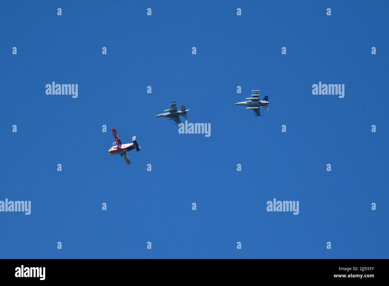 Flying shoebox hi-res stock photography and images - Alamy