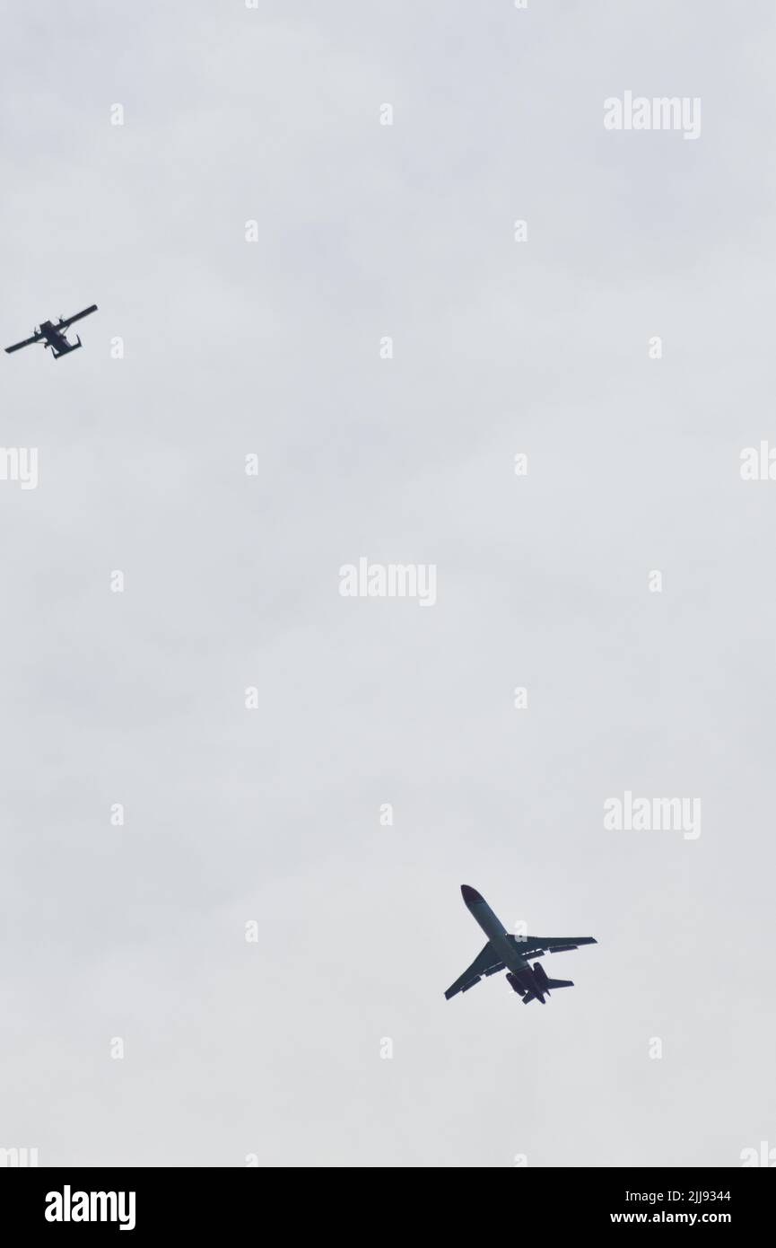 Flying shoebox hi-res stock photography and images - Alamy