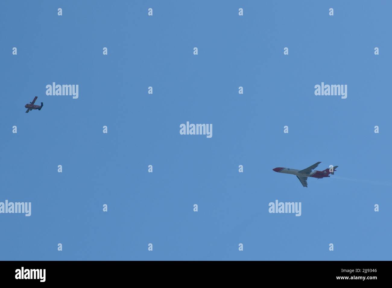 Flying shoebox hi-res stock photography and images - Alamy