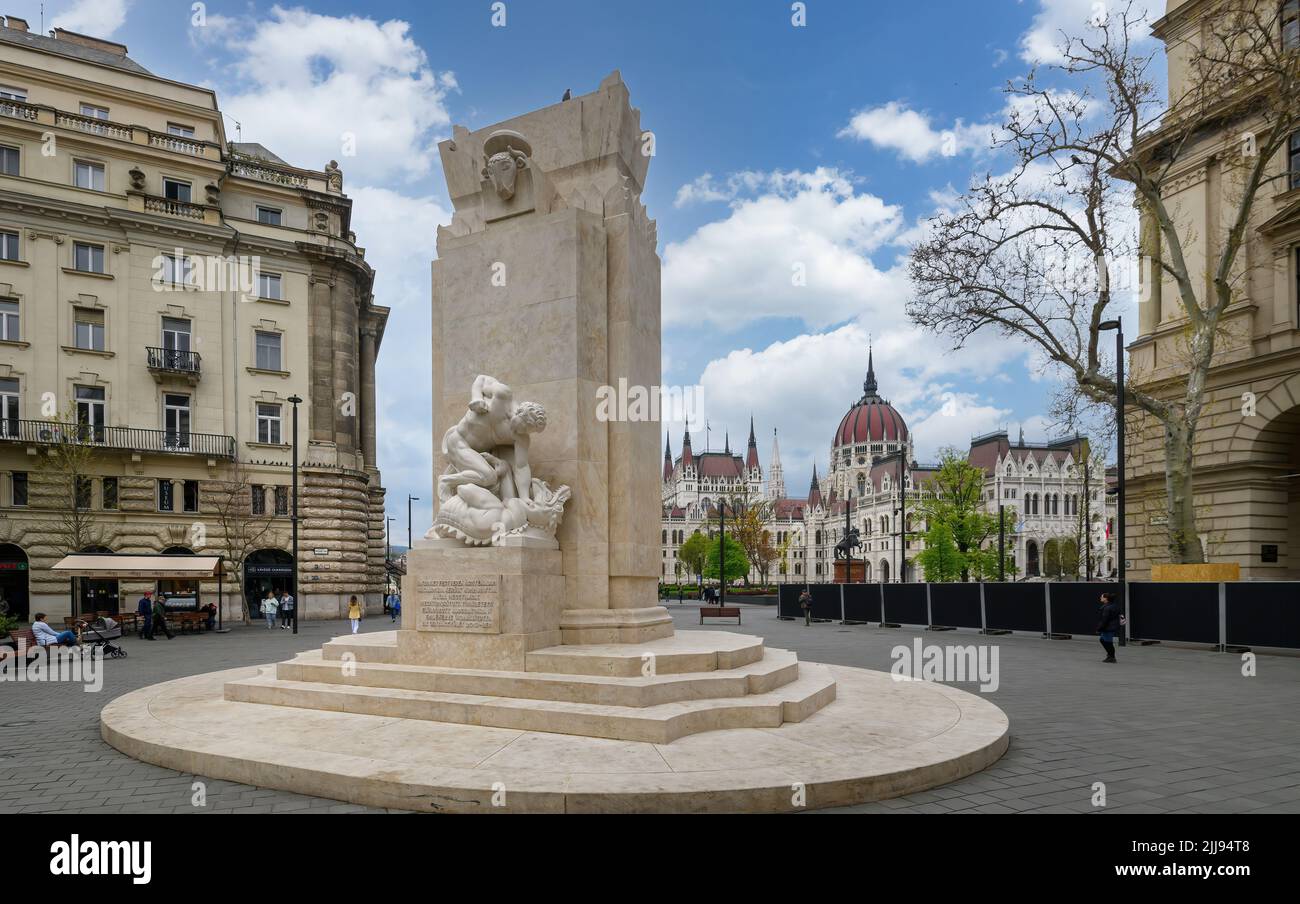 Budapest, Hungary. Monument in memoriam of Red Terror's Victims Stock ...