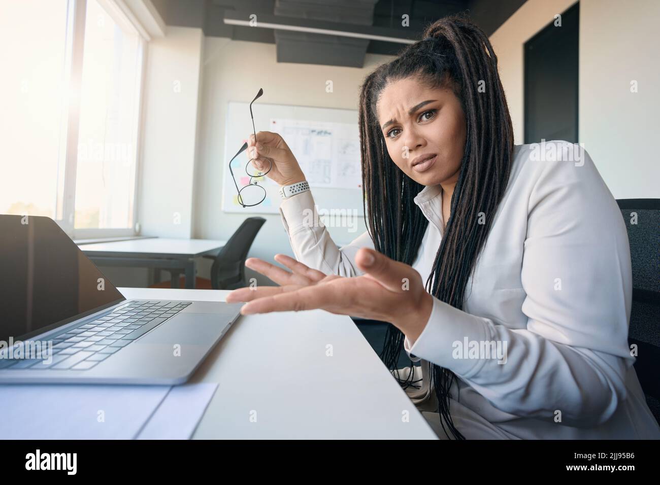 Female ceo desk upset hi-res stock photography and images - Alamy