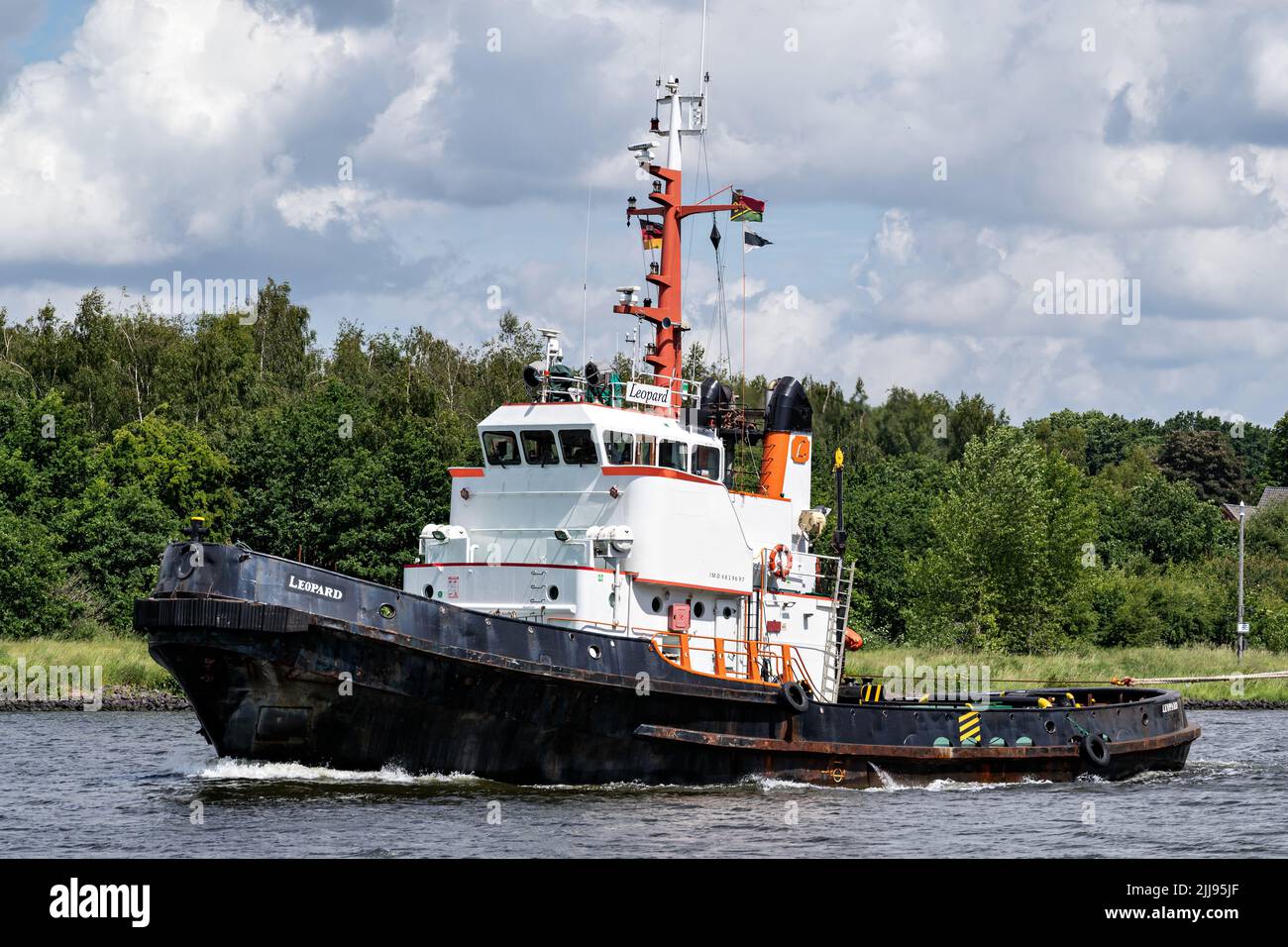 Canal tugboat hi-res stock photography and images - Alamy