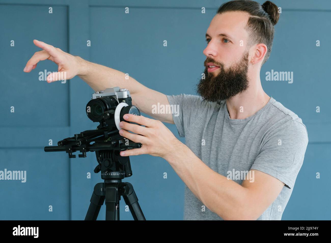 cameraman instruction pointing finger directing Stock Photo - Alamy