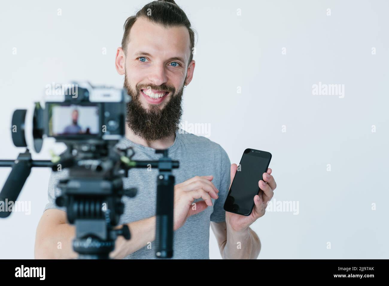 Mobile review hi-res stock photography and images - Alamy