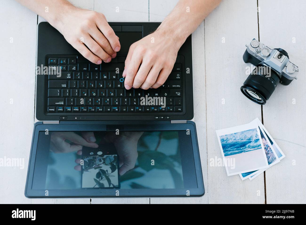 Man editing photo hi-res stock photography and images - Alamy