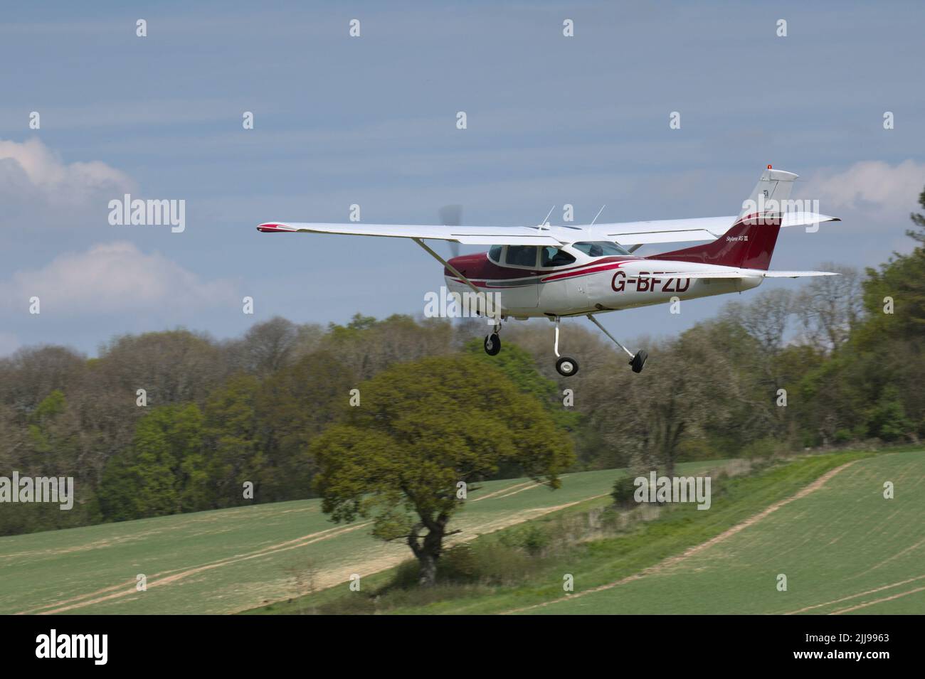 Reims-Cessna FR182 Skylane G-BFZD at Popham Airfield in Hampshire for ...