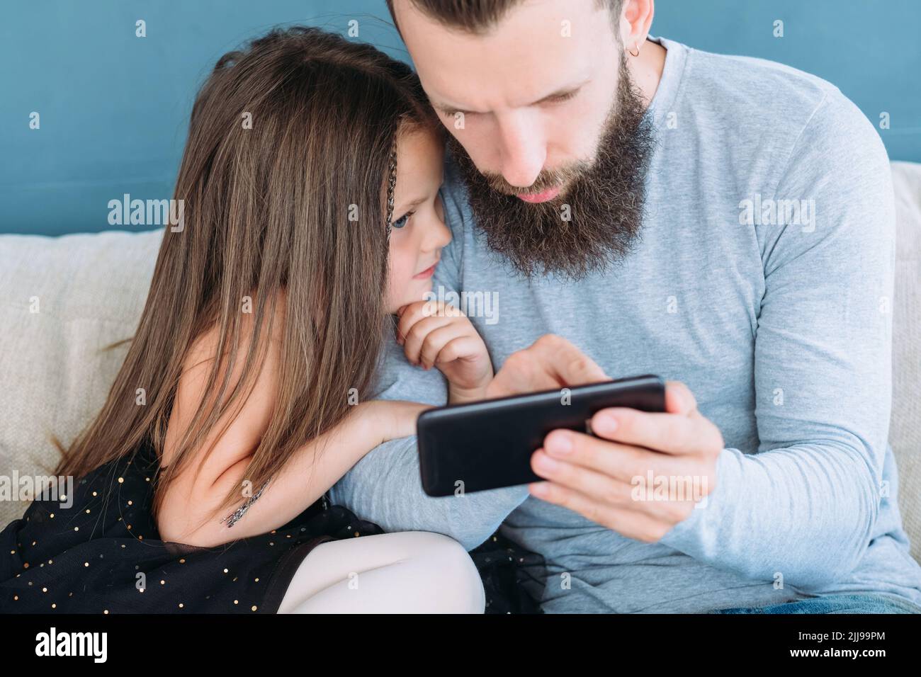 family communication father child phone addiction Stock Photo - Alamy