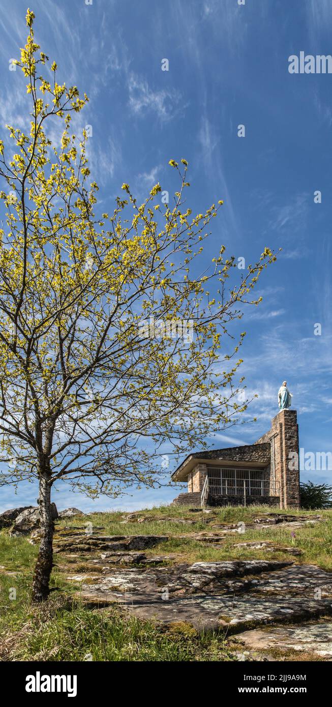 La Roche de Vic - Chapelle dédiée à Sainte Marie Stock Photo - Alamy