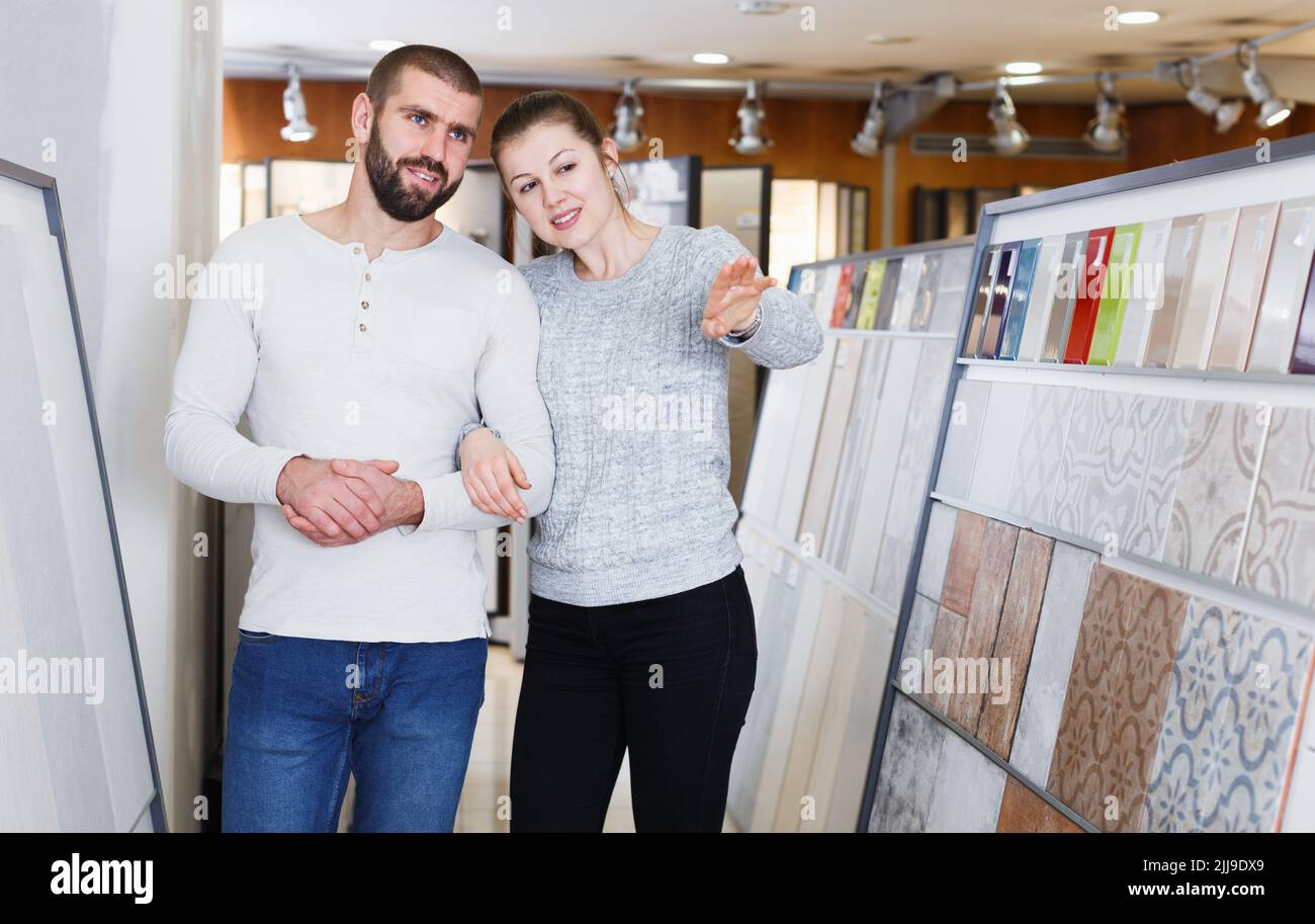 couple discusses ceramic tile selection Stock Photo - Alamy