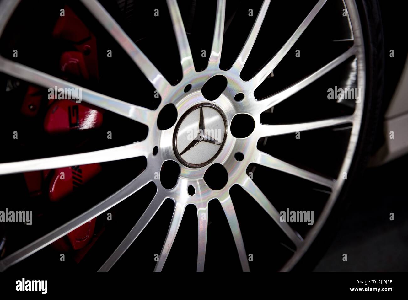 The Front Diamond Cut Alloy Wheel On A 2015 Mercedes Benz CLA45 AMG Red ...