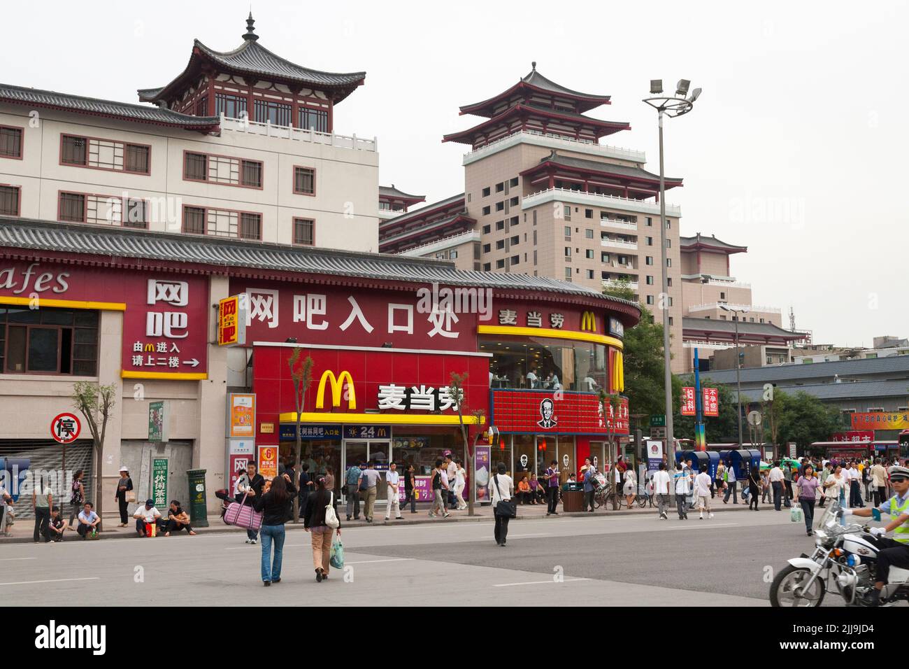 China cyber cafe hi-res stock photography and images - Alamy