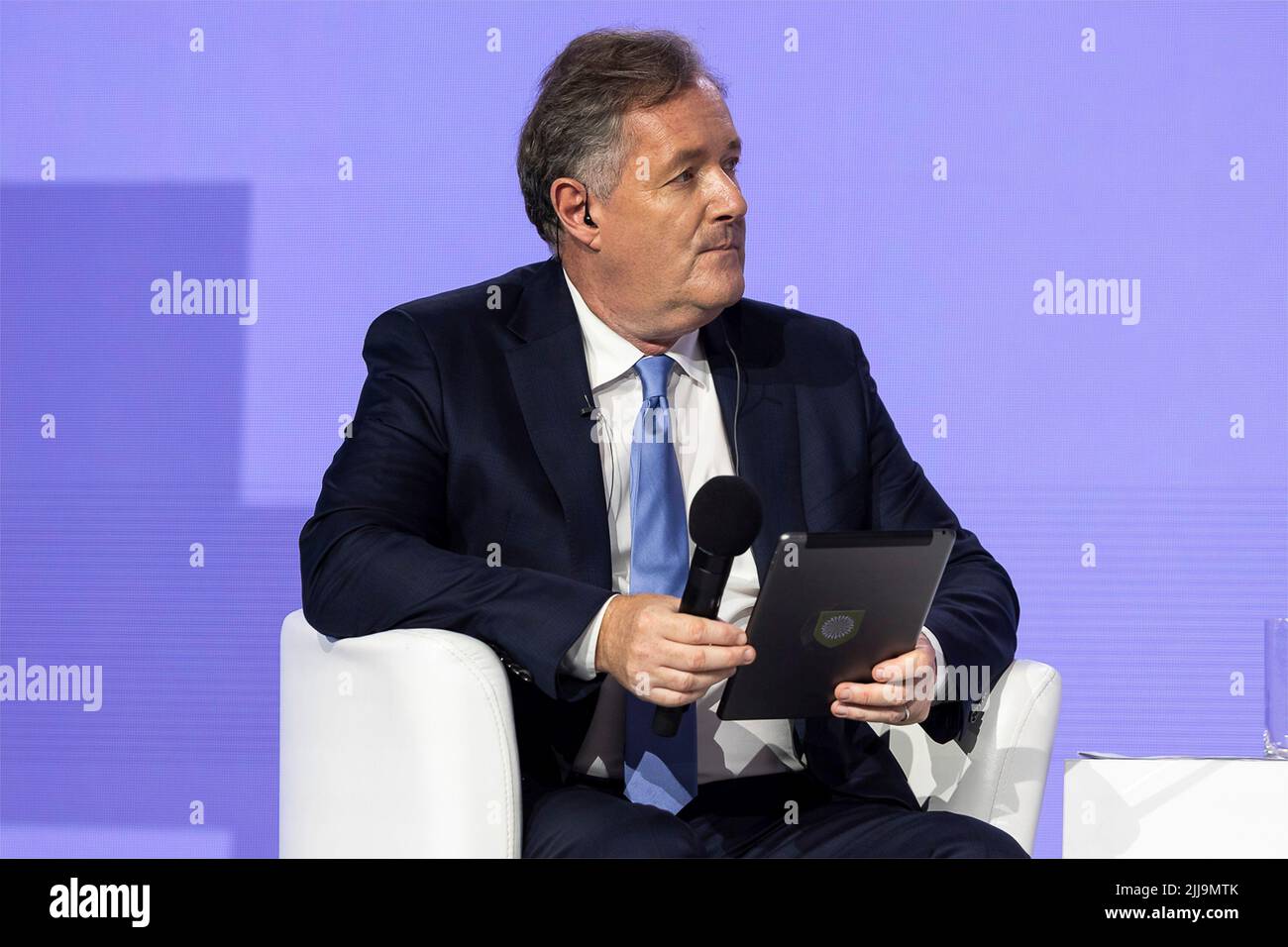 Partnership presenter hi-res stock photography and images - Alamy